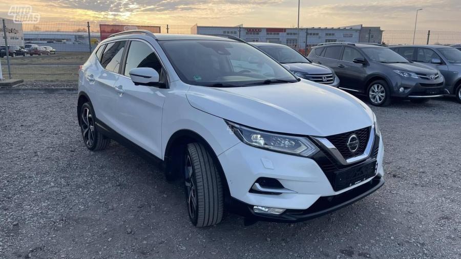 White Nissan Qashqai 2019 in Marijampole, with an engine capacity of 1.30 L and mileage of 141 thousand km for 12690 €, photo 3 on AUTOMOTO.COM.LV