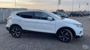 White Nissan Qashqai 2019 in Marijampole, with an engine capacity of 1.30 L and mileage of 141 thousand km for 12690 €, photo 4 on AUTOMOTO.COM.LV