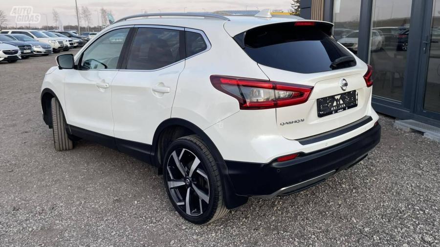 White Nissan Qashqai 2019 in Marijampole, with an engine capacity of 1.30 L and mileage of 141 thousand km for 12690 €, photo 6 on AUTOMOTO.COM.LV
