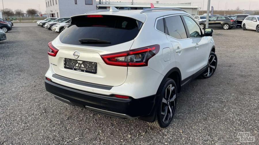 White Nissan Qashqai 2019 in Marijampole, with an engine capacity of 1.30 L and mileage of 141 thousand km for 12690 €, photo 8 on AUTOMOTO.COM.LV