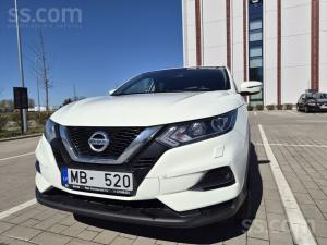 White Nissan Qashqai 2019 in Riga, with an engine capacity of 1.30 L and mileage of 165 thousand km for 9700 €, photo  on AUTOMOTO.COM.LV