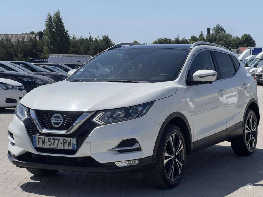 White Nissan Qashqai 2019 in Taurage, with an engine capacity of 1.33 L and mileage of 108 thousand km for 10900 €, photo 1 on AUTOMOTO.COM.LV