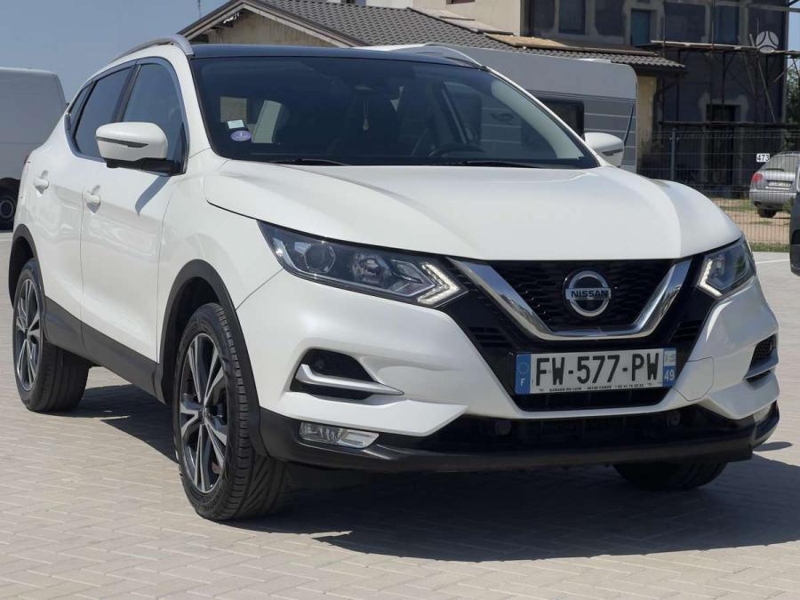 White Nissan Qashqai 2019 in Taurage, with an engine capacity of 1.33 L and mileage of 108 thousand km for 10900 €, photo 3 on AUTOMOTO.COM.LV