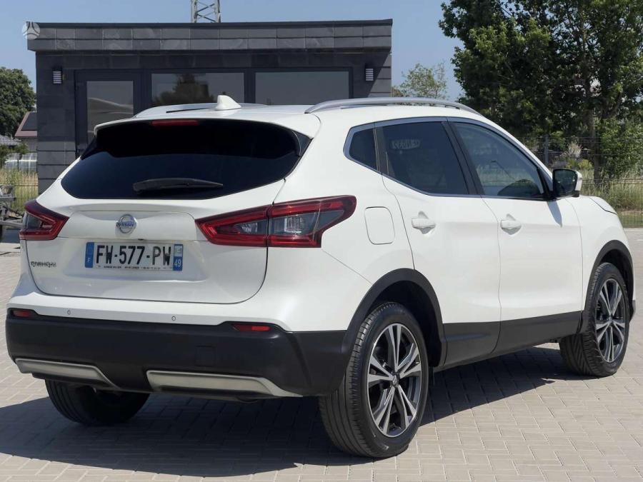 White Nissan Qashqai 2019 in Taurage, with an engine capacity of 1.33 L and mileage of 108 thousand km for 10900 €, photo 5 on AUTOMOTO.COM.LV