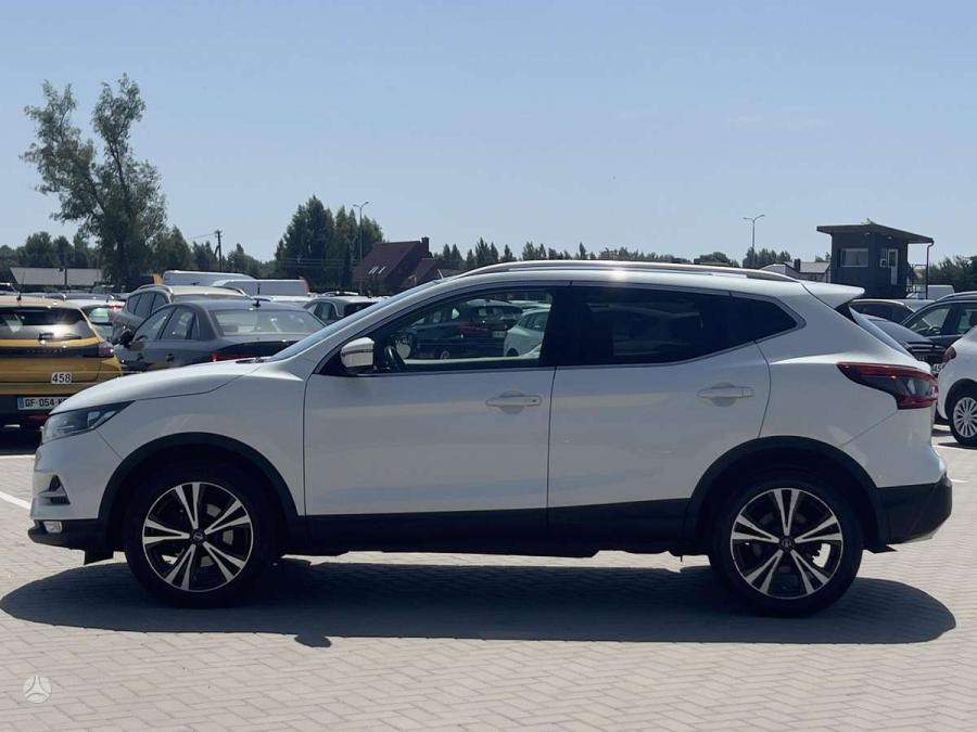 White Nissan Qashqai 2019 in Taurage, with an engine capacity of 1.33 L and mileage of 108 thousand km for 10900 €, photo 8 on AUTOMOTO.COM.LV