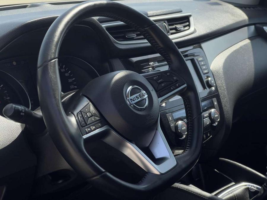 White Nissan Qashqai 2019 in Taurage, with an engine capacity of 1.33 L and mileage of 108 thousand km for 10900 €, photo 14 on AUTOMOTO.COM.LV