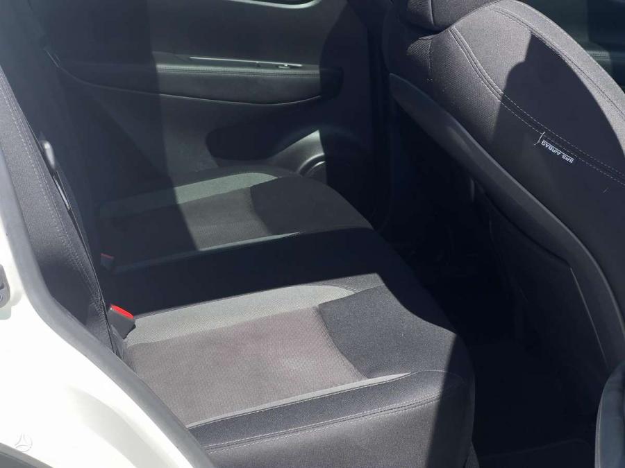 White Nissan Qashqai 2019 in Taurage, with an engine capacity of 1.33 L and mileage of 108 thousand km for 10900 €, photo 19 on AUTOMOTO.COM.LV