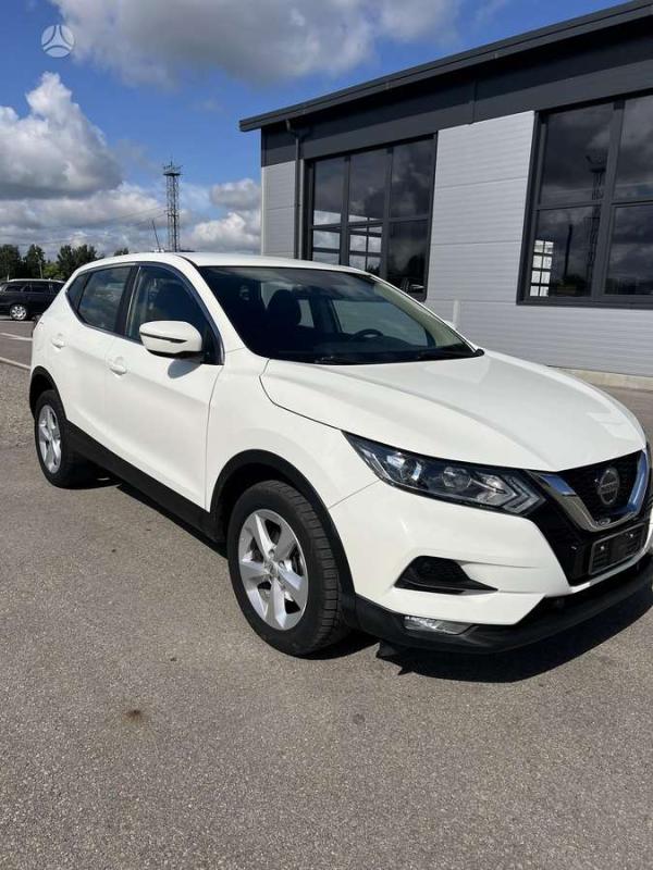 White Nissan Qashqai 2019 in Panevezys, with an engine capacity of 1.46 L and mileage of 159 thousand km for 9600 €, photo 2 on AUTOMOTO.COM.LV