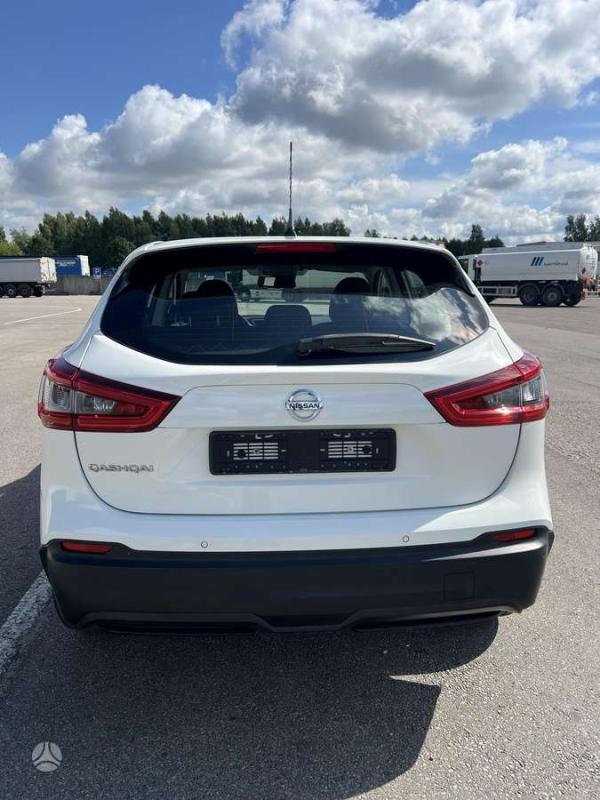 White Nissan Qashqai 2019 in Panevezys, with an engine capacity of 1.46 L and mileage of 159 thousand km for 9600 €, photo 5 on AUTOMOTO.COM.LV