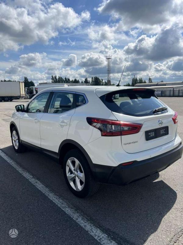White Nissan Qashqai 2019 in Panevezys, with an engine capacity of 1.46 L and mileage of 159 thousand km for 9600 €, photo 6 on AUTOMOTO.COM.LV