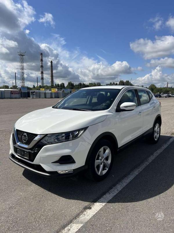 White Nissan Qashqai 2019 in Panevezys, with an engine capacity of 1.46 L and mileage of 159 thousand km for 9600 €, photo 8 on AUTOMOTO.COM.LV