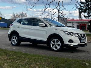 White Nissan Qashqai 2019 in Taurage, with an engine capacity of 1.70 L and mileage of 230 thousand km for 10300 €, photo 3 on AUTOMOTO.COM.LV