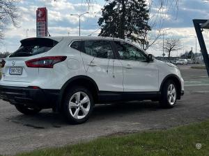 White Nissan Qashqai 2019 in Taurage, with an engine capacity of 1.70 L and mileage of 230 thousand km for 10300 €, photo 4 on AUTOMOTO.COM.LV