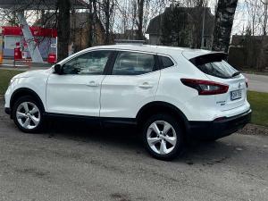 White Nissan Qashqai 2019 in Taurage, with an engine capacity of 1.70 L and mileage of 230 thousand km for 10300 €, photo 5 on AUTOMOTO.COM.LV