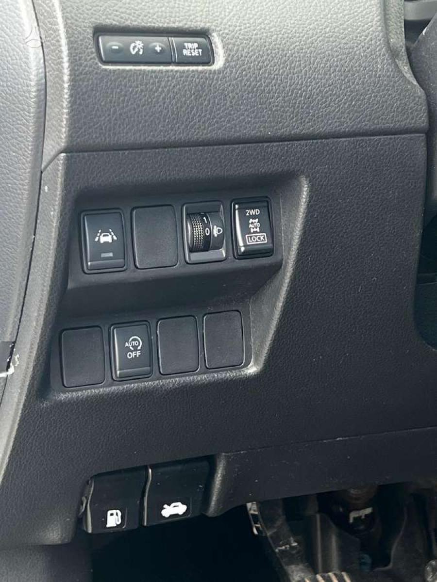 White Nissan Qashqai 2019 in Taurage, with an engine capacity of 1.70 L and mileage of 230 thousand km for 10300 €, photo 9 on AUTOMOTO.COM.LV