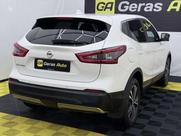White Nissan Qashqai 2019 in Vilnius, with an engine capacity of 1.50 L and mileage of 178 thousand km for 10950 €, photo 4 on AUTOMOTO.COM.LV