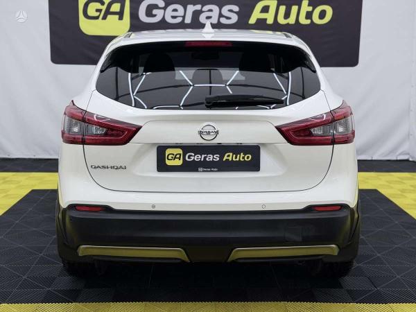 White Nissan Qashqai 2019 in Vilnius, with an engine capacity of 1.50 L and mileage of 178 thousand km for 10950 €, photo 5 on AUTOMOTO.COM.LV