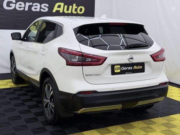 White Nissan Qashqai 2019 in Vilnius, with an engine capacity of 1.50 L and mileage of 178 thousand km for 10950 €, photo 6 on AUTOMOTO.COM.LV