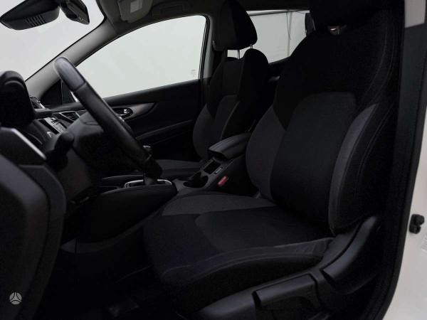 White Nissan Qashqai 2019 in Vilnius, with an engine capacity of 1.50 L and mileage of 178 thousand km for 10950 €, photo 10 on AUTOMOTO.COM.LV