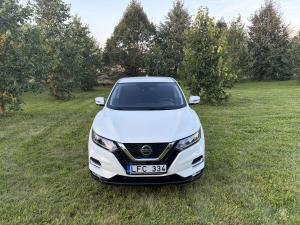 White Nissan Qashqai 2019 in Vilnius, with an engine capacity of 1.30 L and mileage of 97 thousand km for 14500 €, photo  on AUTOMOTO.COM.LV