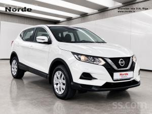 White Nissan Qashqai 2019 in Riga, with an engine capacity of 1.30 L and mileage of 101 thousand km for 10980 €, photo 3 on AUTOMOTO.COM.LV