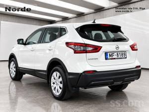 White Nissan Qashqai 2019 in Riga, with an engine capacity of 1.30 L and mileage of 101 thousand km for 10980 €, photo 4 on AUTOMOTO.COM.LV