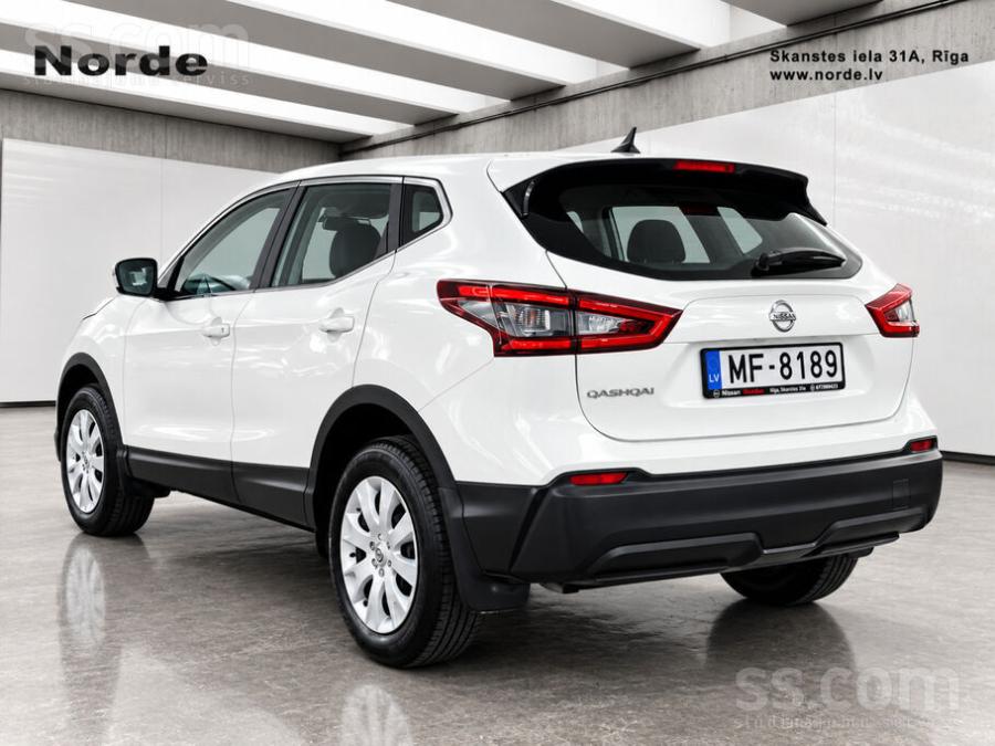White Nissan Qashqai 2019 in Riga, with an engine capacity of 1.30 L and mileage of 101 thousand km for 10980 €, photo 4 on AUTOMOTO.COM.LV