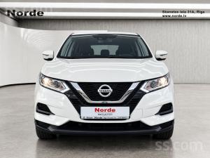 White Nissan Qashqai 2019 in Riga, with an engine capacity of 1.30 L and mileage of 101 thousand km for 10980 €, photo 6 on AUTOMOTO.COM.LV