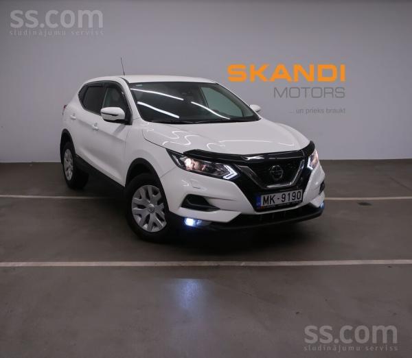 White Nissan Qashqai 2020 in Riga, with an engine capacity of 1.30 L and mileage of 102 thousand km for 12790 €, photo 3 on AUTOMOTO.COM.LV