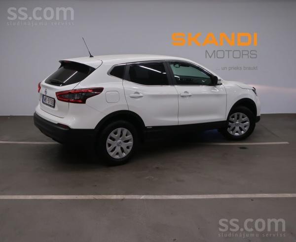White Nissan Qashqai 2020 in Riga, with an engine capacity of 1.30 L and mileage of 102 thousand km for 12790 €, photo 4 on AUTOMOTO.COM.LV