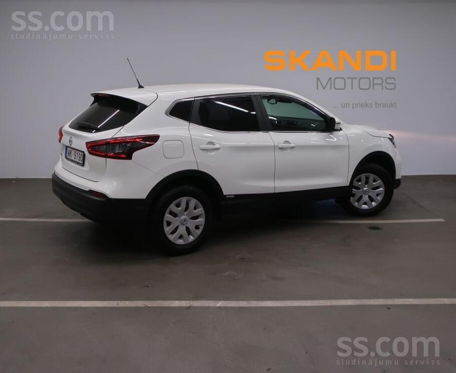 White Nissan Qashqai 2020 in Riga, with an engine capacity of 1.30 L and mileage of 102 thousand km for 12790 €, photo 4 on AUTOMOTO.COM.LV