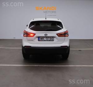 White Nissan Qashqai 2020 in Riga, with an engine capacity of 1.30 L and mileage of 102 thousand km for 12790 €, photo 5 on AUTOMOTO.COM.LV