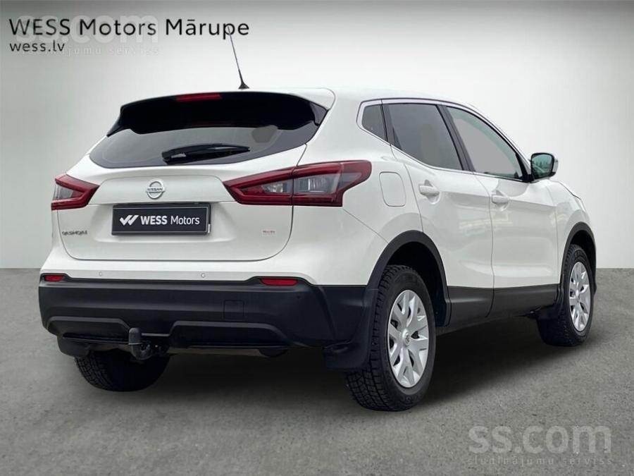 White Nissan Qashqai 2020 in Riga, with an engine capacity of 1.30 L and mileage of 164 thousand km for 10990 €, photo 2 on AUTOMOTO.COM.LV