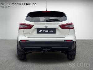 White Nissan Qashqai 2020 in Riga, with an engine capacity of 1.30 L and mileage of 164 thousand km for 10990 €, photo 4 on AUTOMOTO.COM.LV