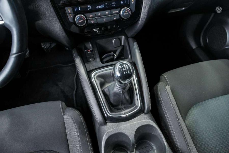 Balts Nissan Qashqai 2020 Marijampole, ar dzinēja tilpumu 1.46 L un nobraukumu 237 tūkst. km par 12950 €, foto 18 vietnē AUTOMOTO.COM.LV