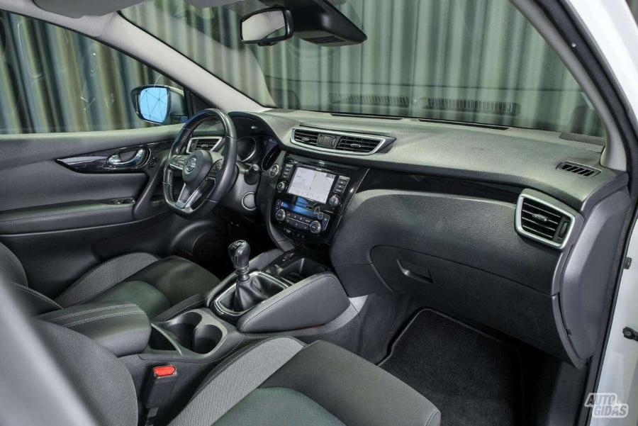 Balts Nissan Qashqai 2020 Marijampole, ar dzinēja tilpumu 1.50 L un nobraukumu 237 tūkst. km par 12950 €, foto 32 vietnē AUTOMOTO.COM.LV