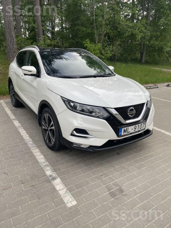 White Nissan Qashqai 2020 in Riga, with an engine capacity of 1.30 L and mileage of 62 thousand km for 16000 €, photo 2 on AUTOMOTO.COM.LV