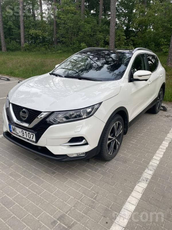 White Nissan Qashqai 2020 in Riga, with an engine capacity of 1.30 L and mileage of 62 thousand km for 16000 €, photo 3 on AUTOMOTO.COM.LV