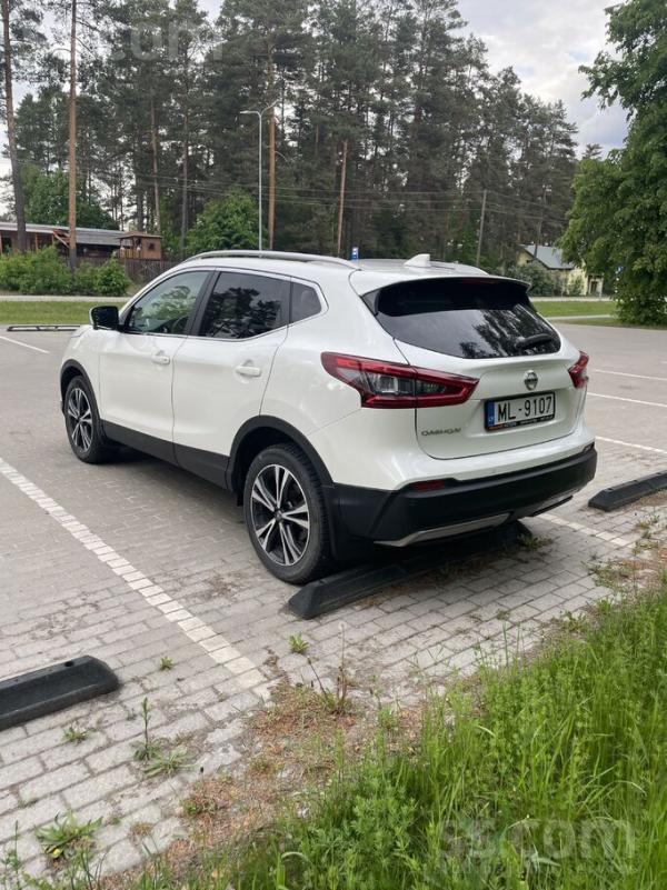 White Nissan Qashqai 2020 in Riga, with an engine capacity of 1.30 L and mileage of 62 thousand km for 16000 €, photo 4 on AUTOMOTO.COM.LV