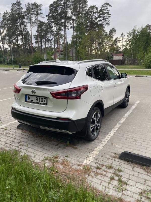 White Nissan Qashqai 2020 in Riga, with an engine capacity of 1.30 L and mileage of 62 thousand km for 16000 €, photo 5 on AUTOMOTO.COM.LV