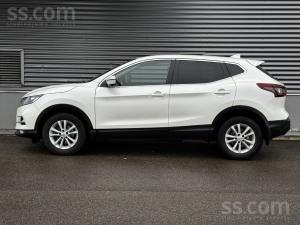 White Nissan Qashqai 2020 in Riga, with an engine capacity of 1.50 L and mileage of 85 thousand km for 14900 €, photo 3 on AUTOMOTO.COM.LV