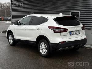 White Nissan Qashqai 2020 in Riga, with an engine capacity of 1.50 L and mileage of 85 thousand km for 14900 €, photo 4 on AUTOMOTO.COM.LV