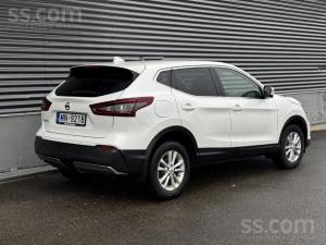 White Nissan Qashqai 2020 in Riga, with an engine capacity of 1.50 L and mileage of 85 thousand km for 14900 €, photo 6 on AUTOMOTO.COM.LV