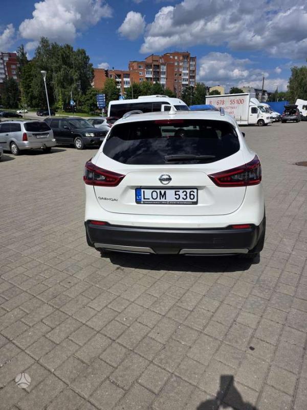 White Nissan Qashqai 2020 in Vilnius, with an engine capacity of 1.33 L and mileage of 145 thousand km for 15300 €, photo 5 on AUTOMOTO.COM.LV