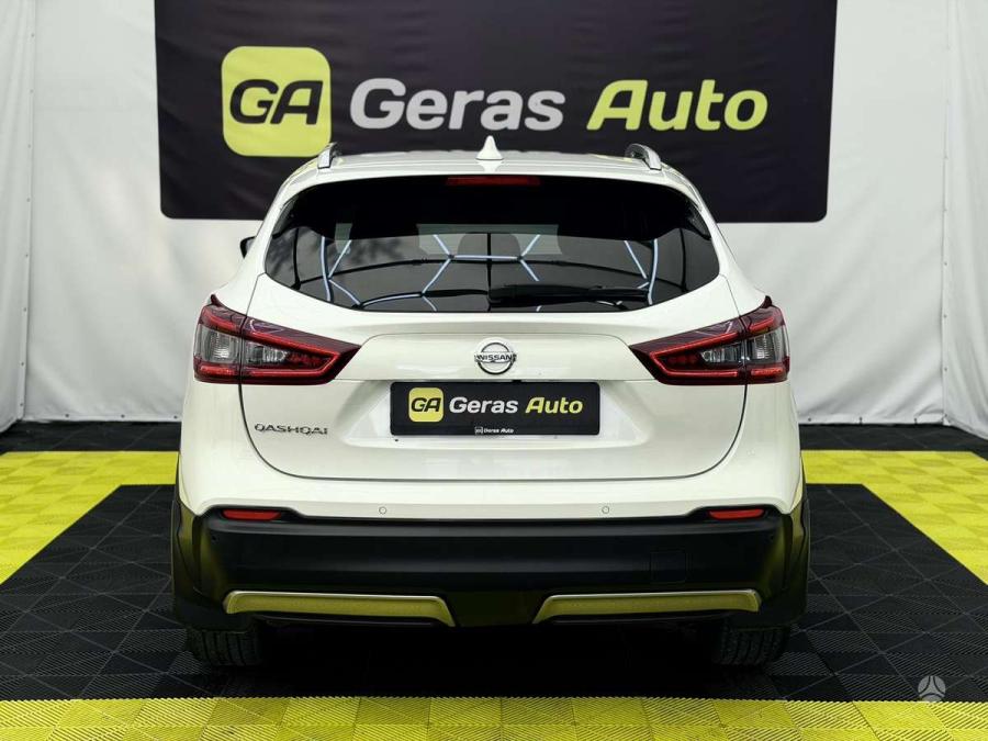 White Nissan Qashqai 2020 in Vilnius, with an engine capacity of 1.33 L and mileage of 146 thousand km for 14990 €, photo 6 on AUTOMOTO.COM.LV