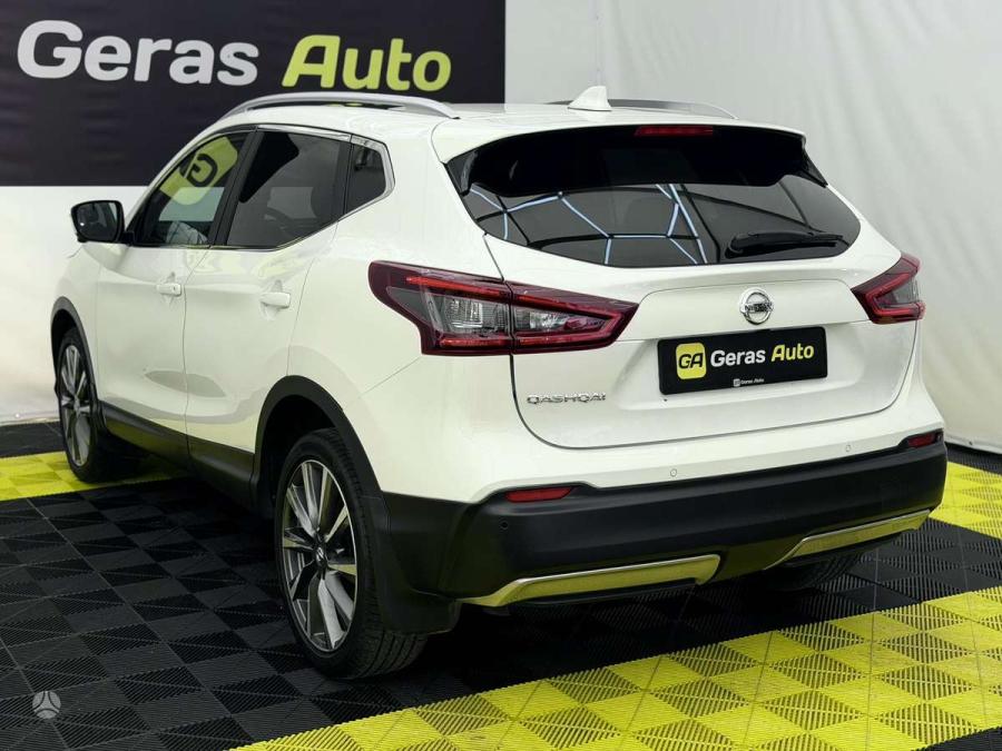 White Nissan Qashqai 2020 in Vilnius, with an engine capacity of 1.33 L and mileage of 146 thousand km for 14990 €, photo 7 on AUTOMOTO.COM.LV