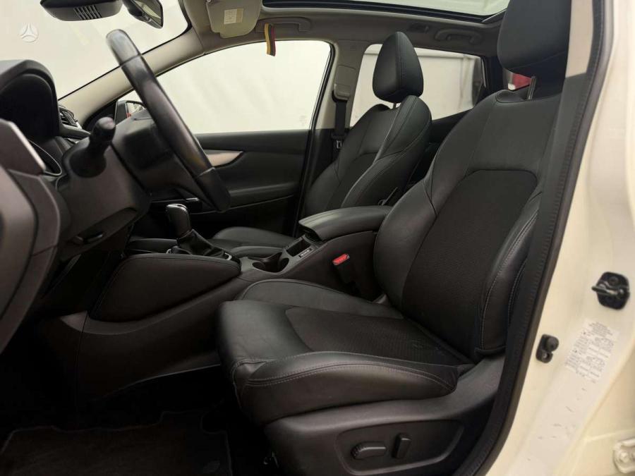 White Nissan Qashqai 2020 in Vilnius, with an engine capacity of 1.33 L and mileage of 146 thousand km for 14990 €, photo 11 on AUTOMOTO.COM.LV