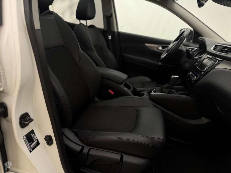 White Nissan Qashqai 2020 in Vilnius, with an engine capacity of 1.33 L and mileage of 146 thousand km for 14990 €, photo 15 on AUTOMOTO.COM.LV