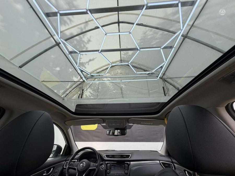White Nissan Qashqai 2020 in Vilnius, with an engine capacity of 1.33 L and mileage of 146 thousand km for 14990 €, photo 20 on AUTOMOTO.COM.LV