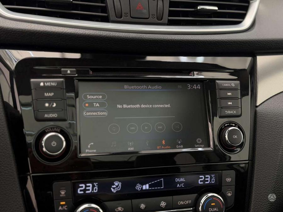 White Nissan Qashqai 2020 in Vilnius, with an engine capacity of 1.33 L and mileage of 146 thousand km for 14990 €, photo 25 on AUTOMOTO.COM.LV